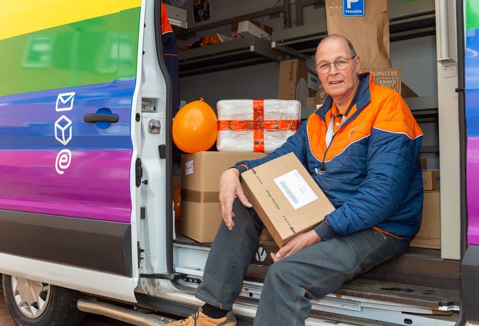 Na 45 jaar trouwe dienst rijdt Nico zijn laatste rit: de kleurrijkste ...