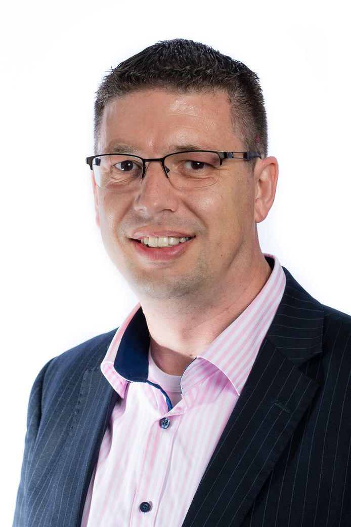 Jan Mollen, Jurgen Pertijs en Toos Ossenblok haken na ...