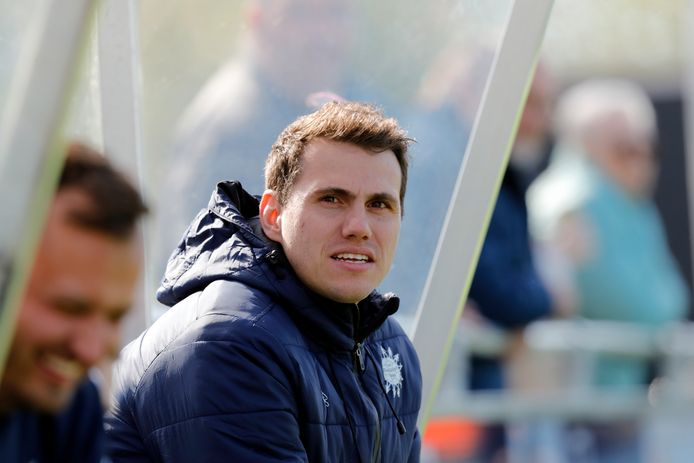 Wekelijks met pijnstillers voetballen is voor Mike (29) nu genoeg ...