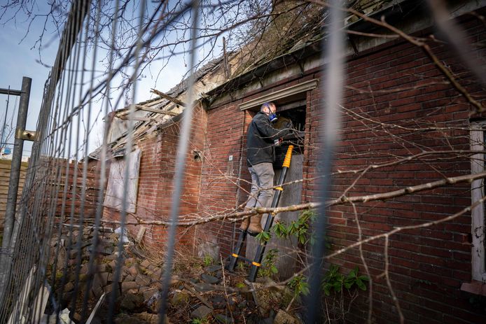 Voorzichtig speuren naar asbest bij dé bouwval van Huissen: ‘Alles ...