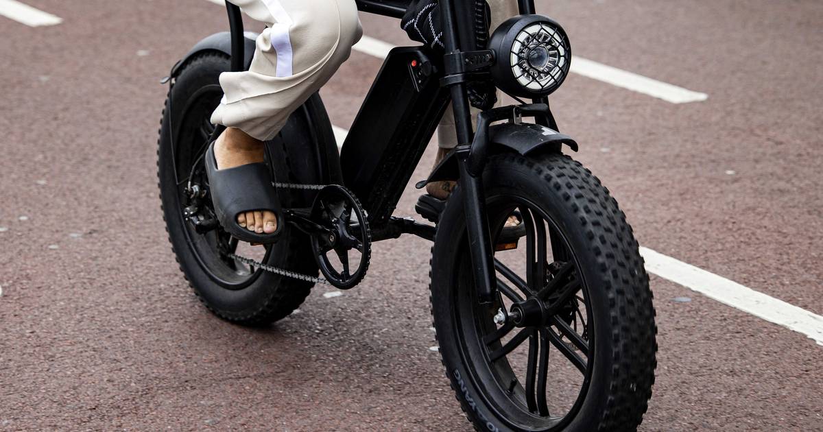 Bestuurder fatbike zwaargewond na aanrijding in Nieuw-West | Amsterdam | AD.nl