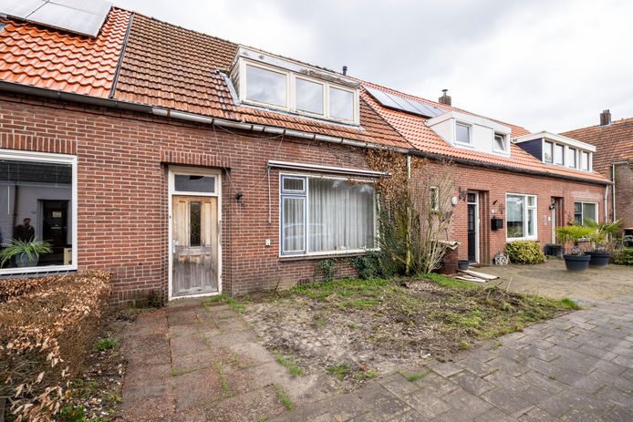 Spookhuis staat al 20 jaar leeg, eigenaar wil niets van verkoop weten ...