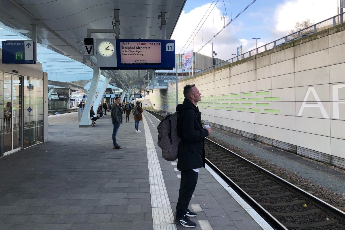 Geen ov-chipkaart meer nodig: zo werkt inchecken met je betaalpas ...