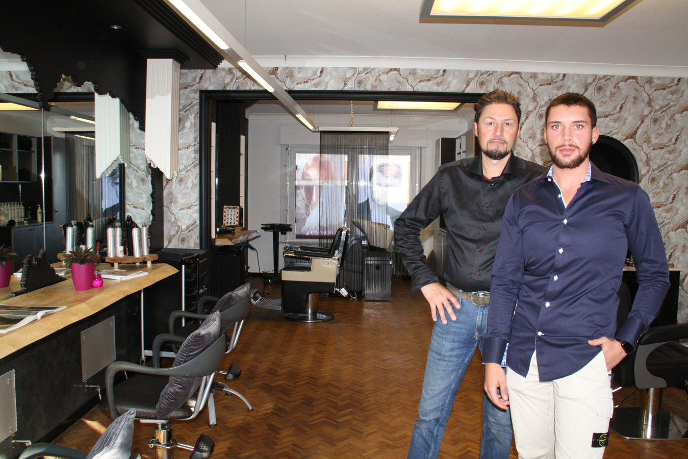 Brian van het kappersteam Miss België opent vernieuwde zaak: “We gaan ...