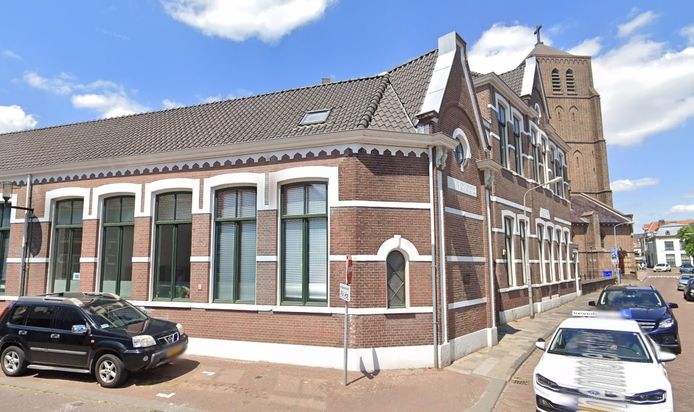 Tiel koopt voormalige katholieke lagere school | Tiel | gelderlander.nl