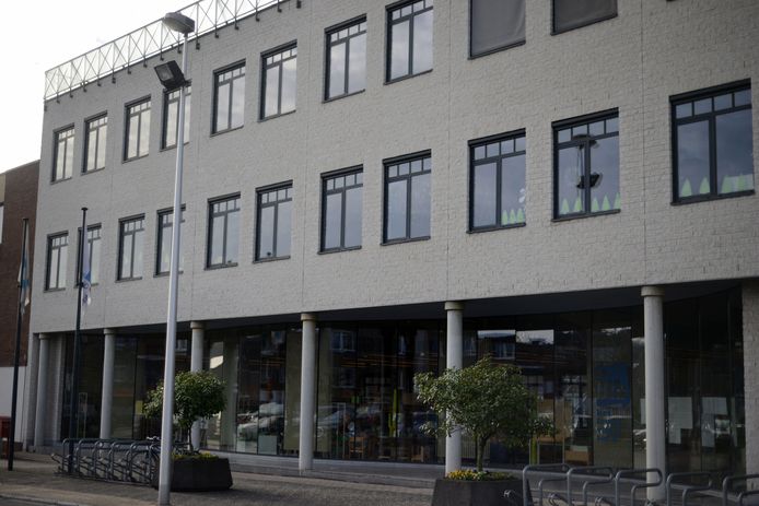 Gemeente laat inwoners genieten van verrassingsconcerten en -shows in ...