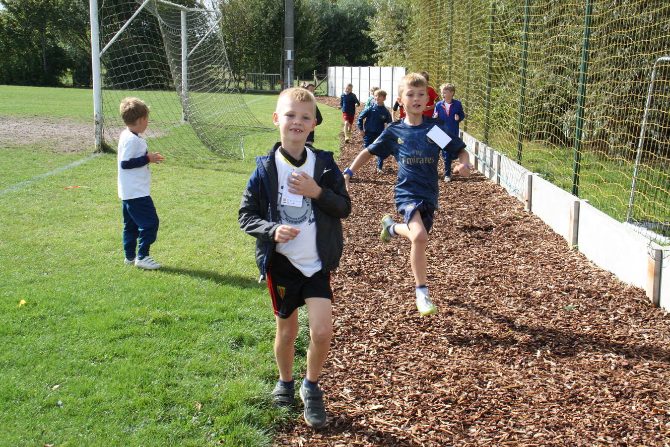 Alveringem opent Finse looppiste rond voetbalplein | Foto | hln.be