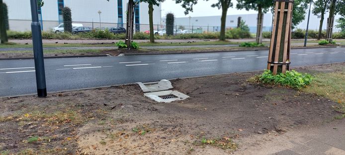 Deel wegdek Vossenbeemd vernieuwd met betere waterafvoer, ander deel en ...