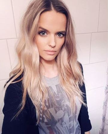 Playmate Beau Hesling doet mee aan naakte datingshow | Foto ...