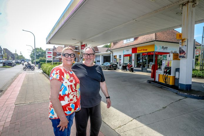Ronny (62) trekt deur van Tankstation Shell in Sint-Andries definitief ...