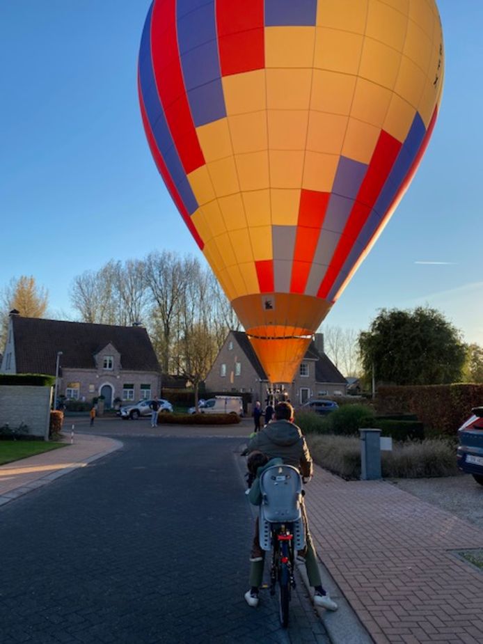 Ballon landt in woonwijk: “Gebeurt wel vaker om ballon niet nat in de ...