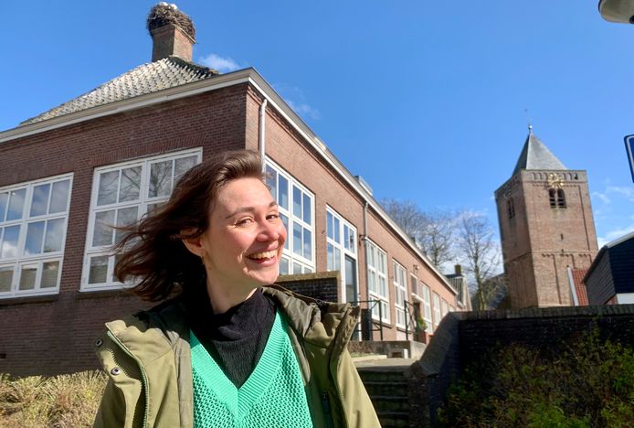 Regisseur Sarah zoekt voor haar theatervoorstelling alle verhalen over ...