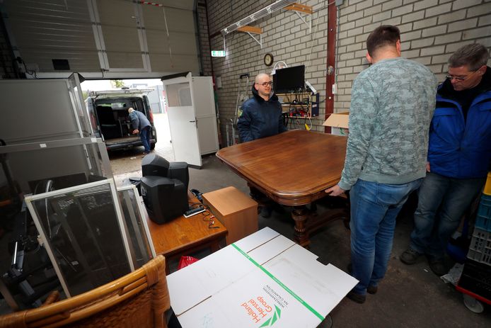 Kringloop de Kempen opent kledingzaak: ‘Een beetje De Bijenkorf met ...