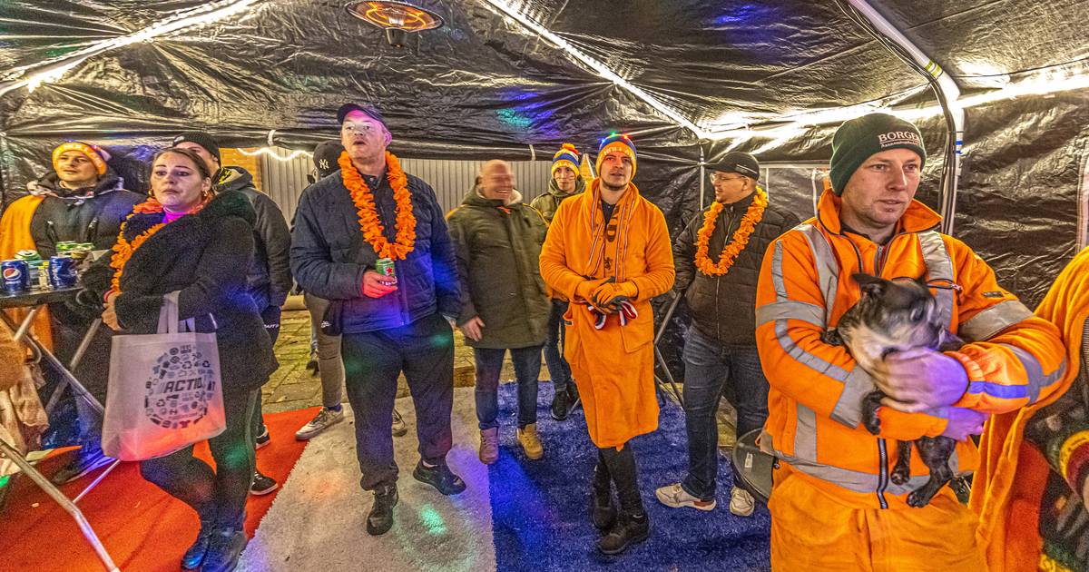 Deze Zwolse volksbuurt zet voor elke Oranje-wedstrijd een tent in de ...