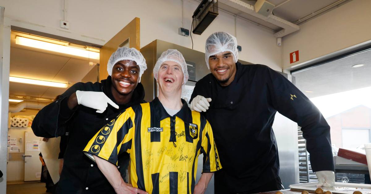 Taarten bakken bij DROOM! met Vitesse-spelers Danilho Doekhi en Richie ...