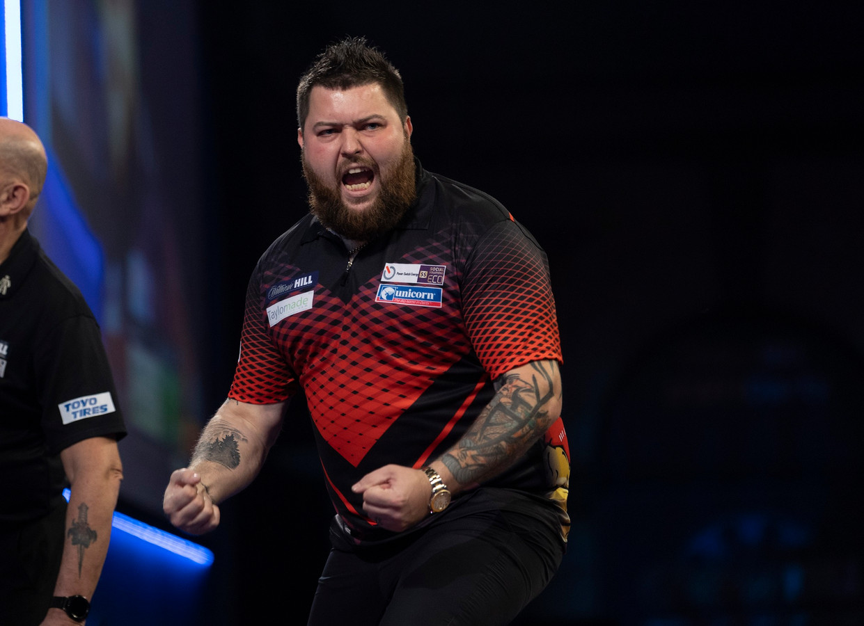 Michael Smith maakt enorme comeback tegen Martin Schindler en voorkomt ...