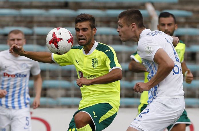 Vliegtuig in, vliegtuig uit voor Hecor Hevel | Europees Voetbal | AD.nl