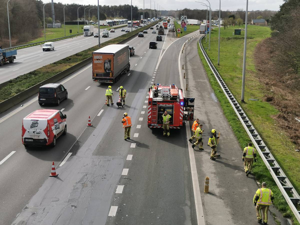 25 minuten file op E17 richting Gent vanaf Haasdonk: ongeval ter hoogte ... 25 minuten file op E17 richting Gent vanaf Haasdonk: ongeval ter hoogte ...
