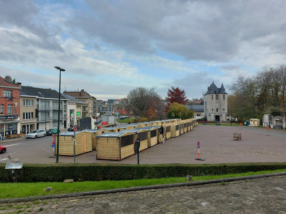 De Cockplein omgetoverd tot kerstdorp voor Diegem Wintert | Foto | hln.be