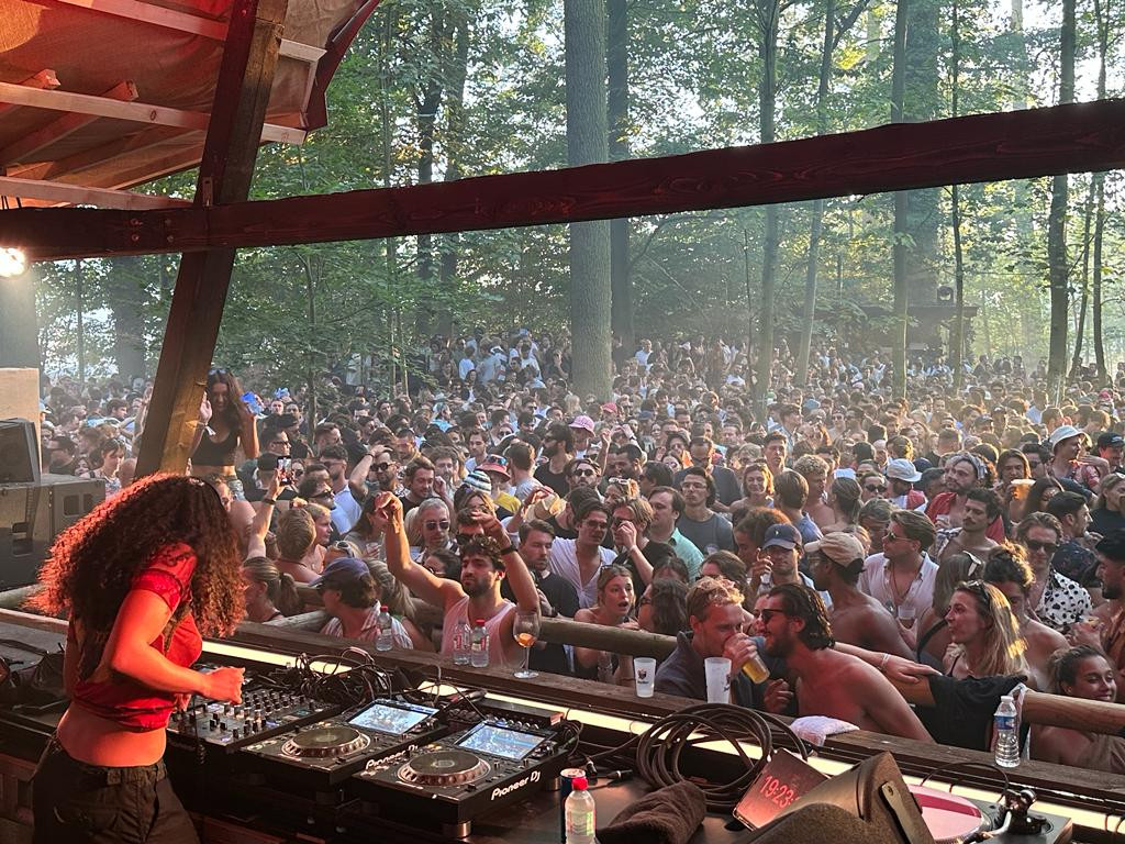 IN BEELD. Eerste dag van Voodoo Village onder stralende zon: “Een waar ...