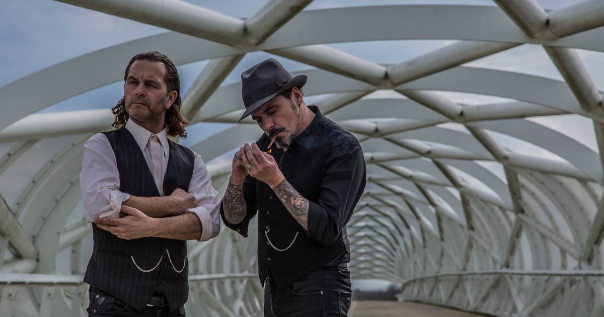 Vals Licht uit Hilvarenbeek maakt 15 jaar na dood drummer een comeback ...