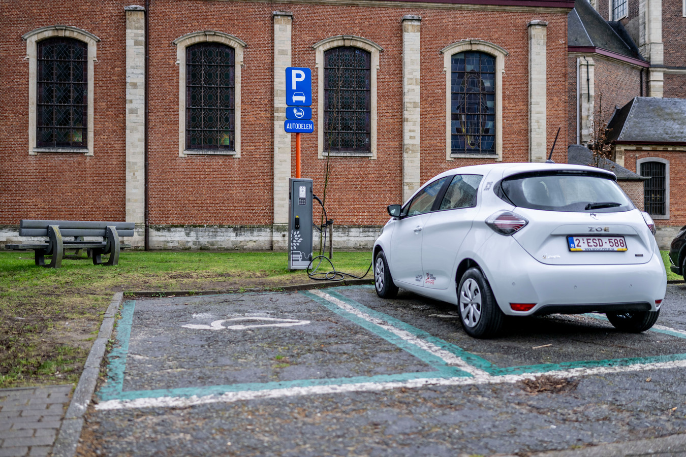 Twee nieuwe elektrische deelwagens voor Ros Beiaardstad: “Weer een stap ...