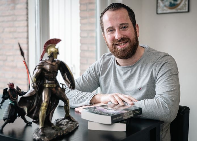 Genocide en een genderloos volk; Leon maakt het zich niet gemakkelijk ...