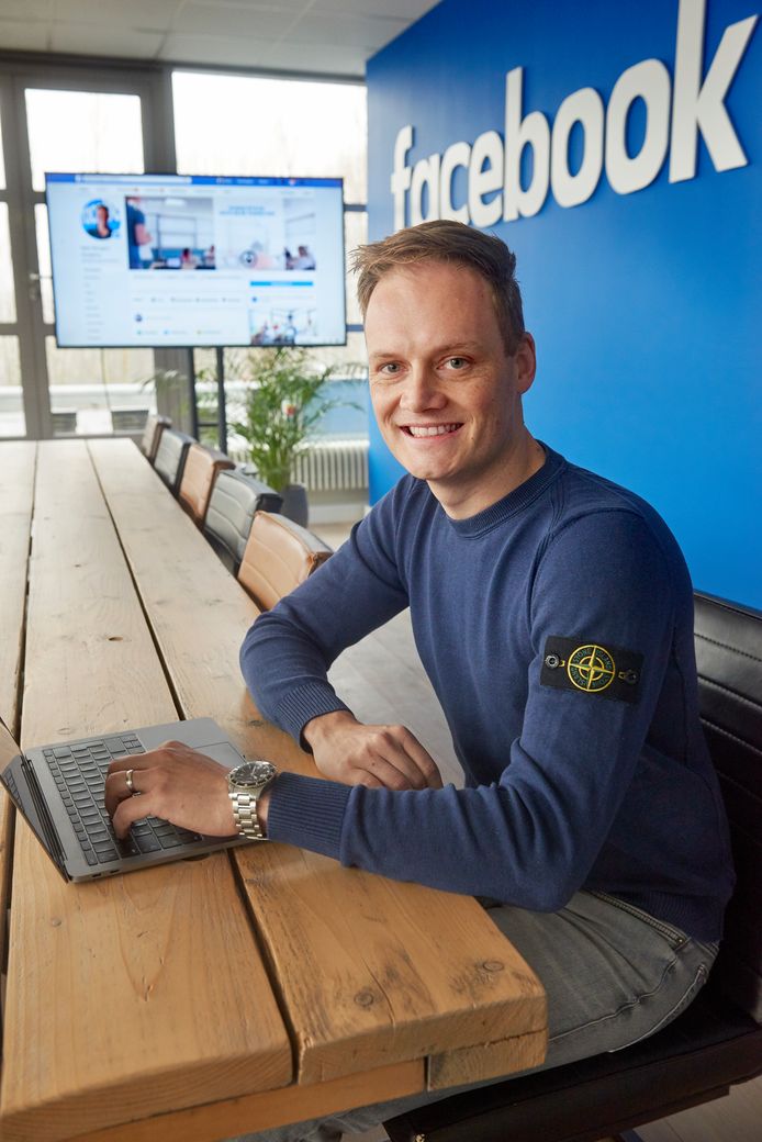 Dagelijks volle bak op Facebook-school van Mark Bongers | Economie | ed.nl