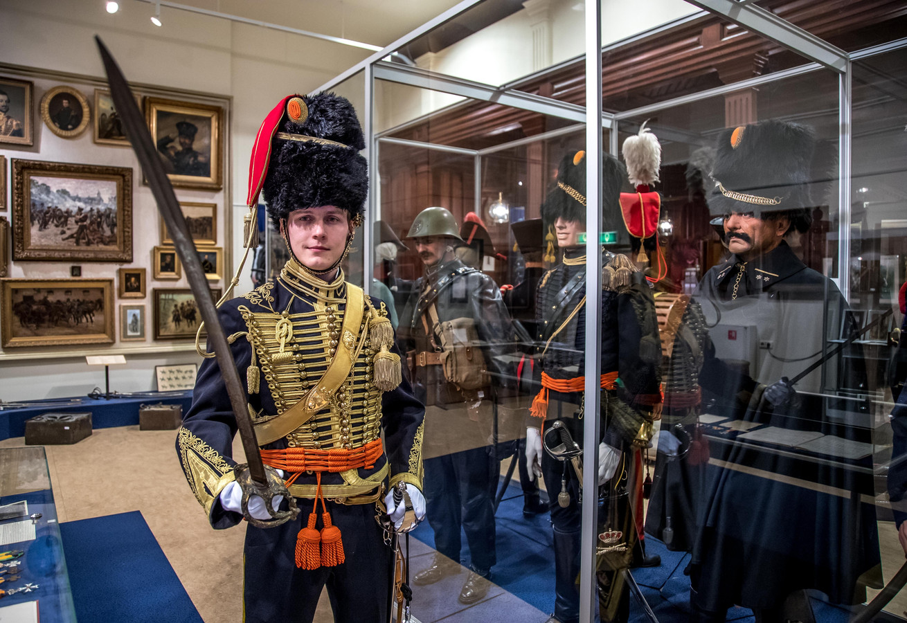 Gestolen erezwaard terug bij Gele Rijders | Foto | gelderlander.nl