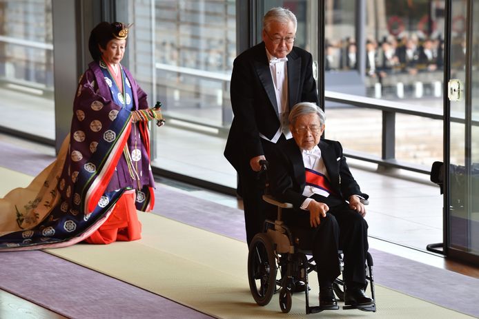Banzai! Japanse keizer bestijgt troon in bijzijn van Oranjes, sultans ...