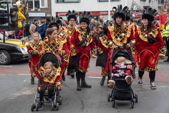 21 praalwagens kleuren 66ste Carnavalsstoet in Wetteren | Wetteren | hln.be