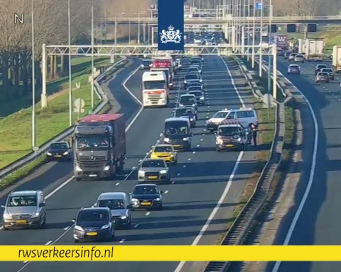 Ongeval A2 bij Waardenburg, flinke vertraging richting Den Bosch | Den Bosch | bd.nl