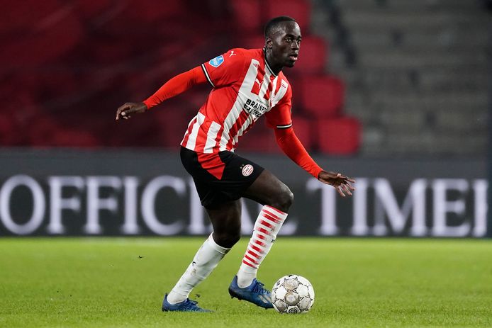 PSV slaat slag met Jordan Teze, die voor jaren bijtekent | PSV | ed.nl