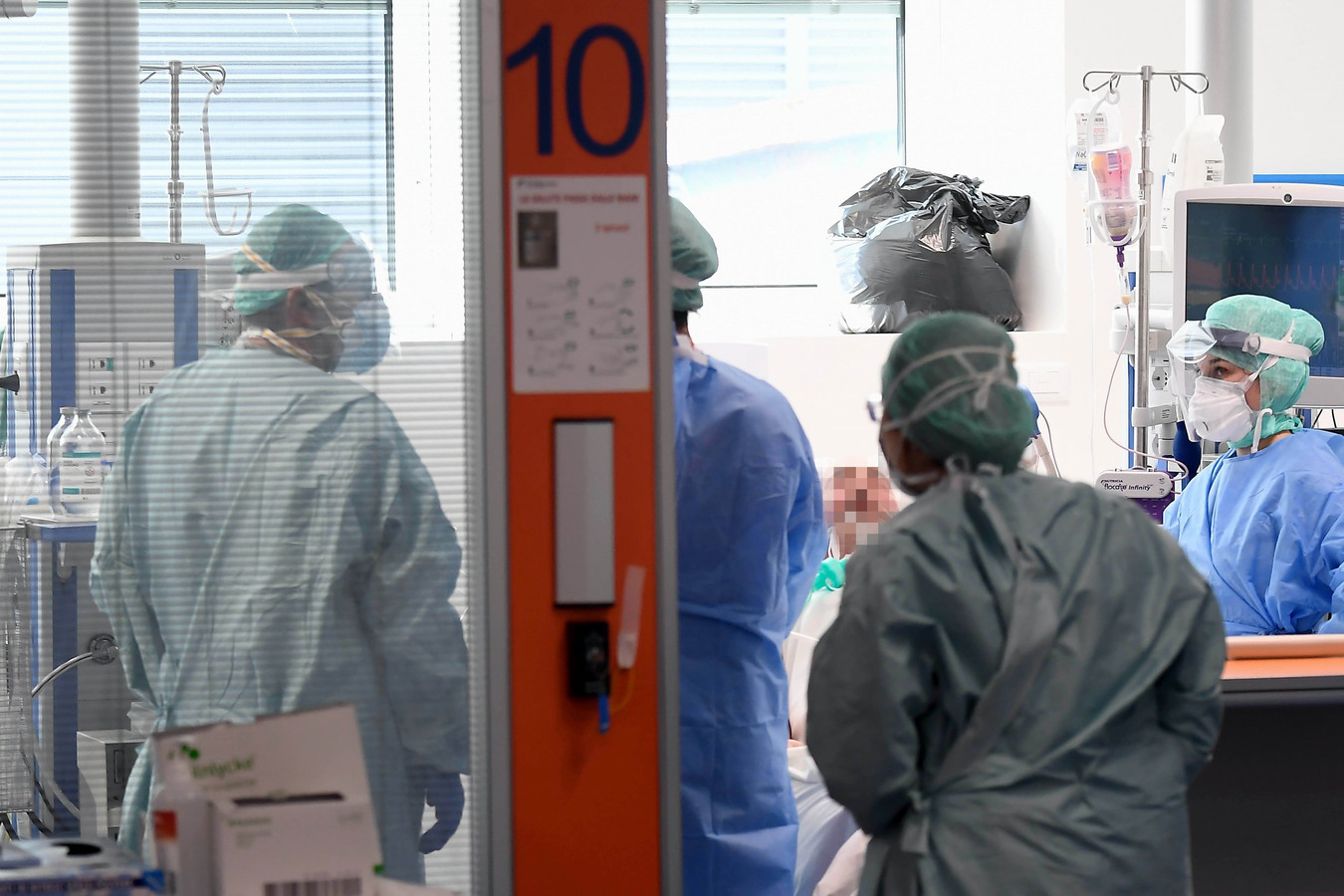 Avec 427 décès supplémentaires en 24h, l'Italie dépasse désormais la ... Avec 427 décès supplémentaires en 24h, l'Italie dépasse désormais la ...