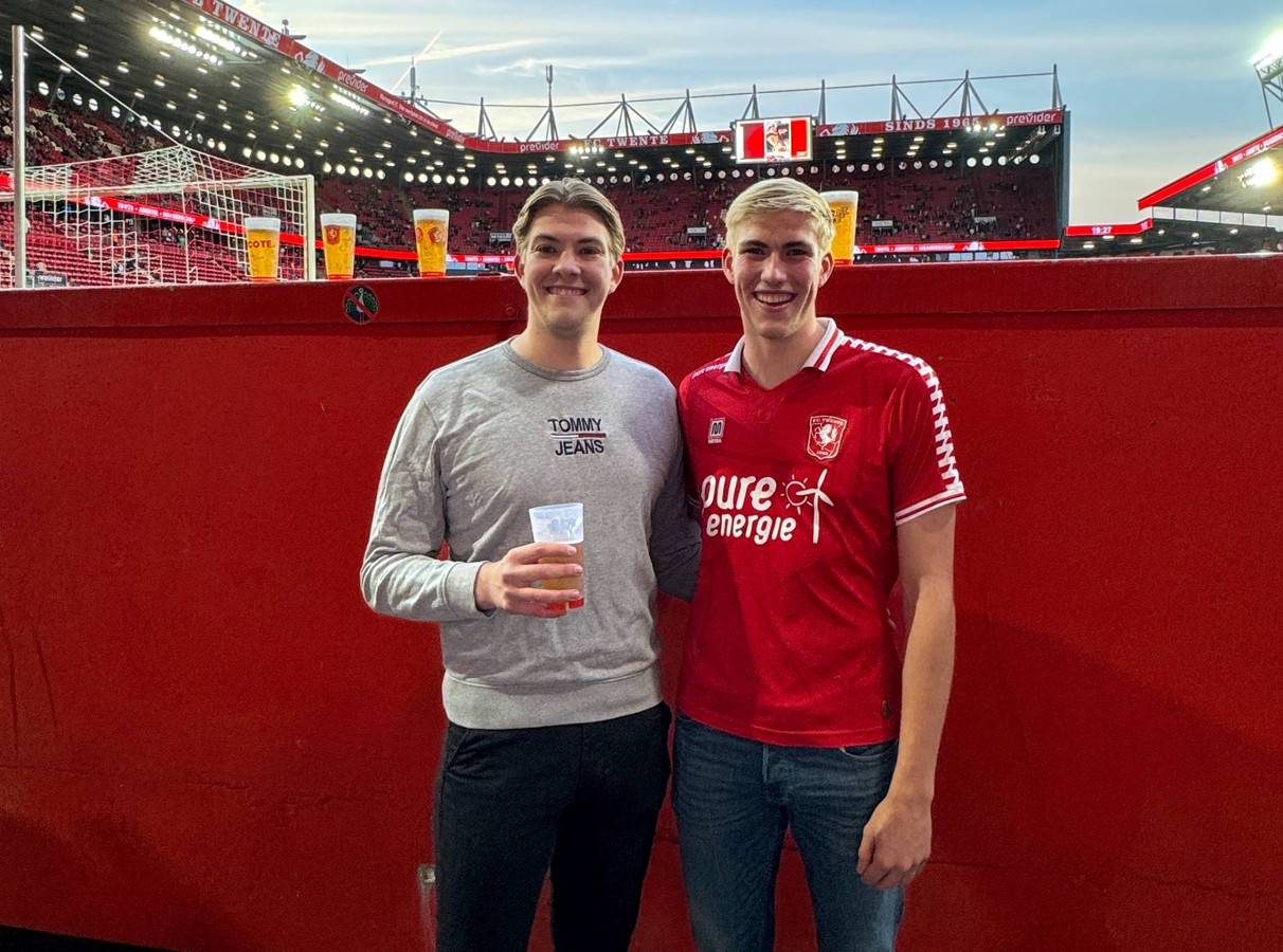 Via deze (soms opvallende) routes reizen FC Twentefans naar Manchester ...