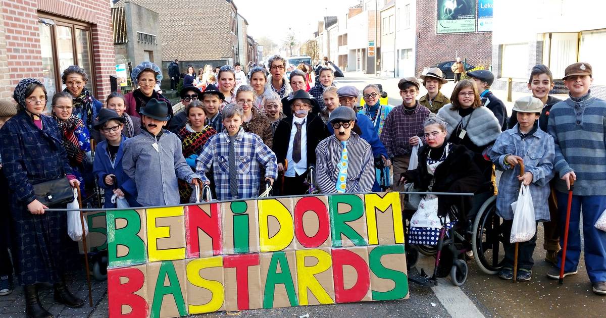 Benidorm Bastards met rolator op stap | As | hln.be