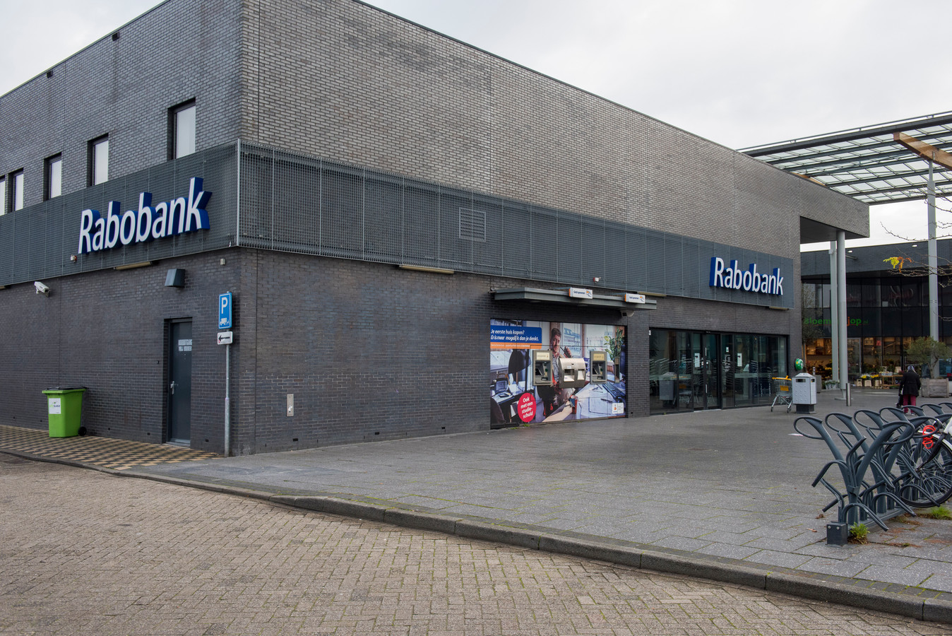 Rabobank snijdt diep in kantorennetwerk, ook in Zuidoost-Brabant | Foto ...