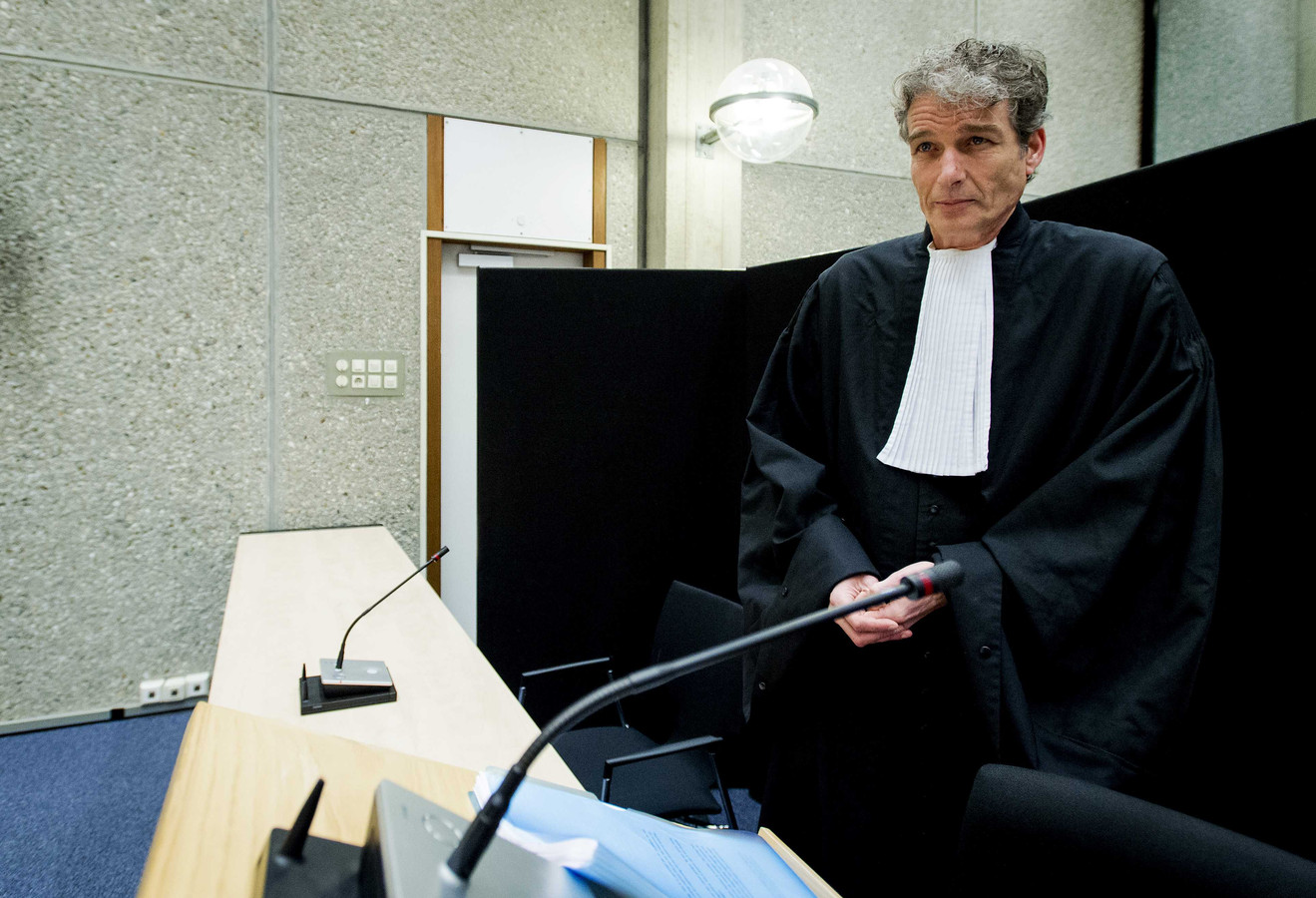 Oppositie eist uitleg Van der Steur voor foto's Van der G. | Foto | AD.nl