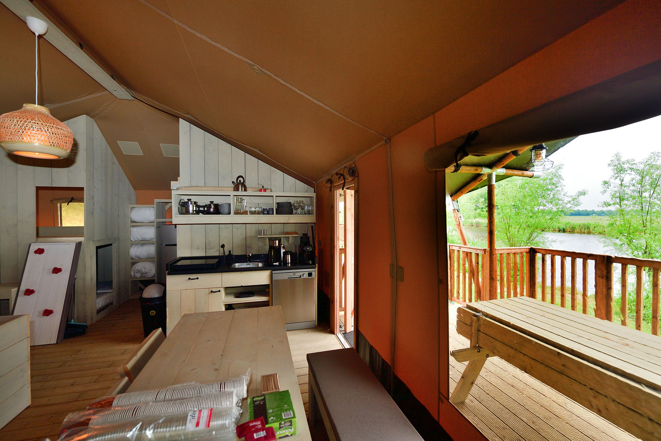 Glamping in De Heen: ‘Als je hier ’s avonds met een wijntje op je ...