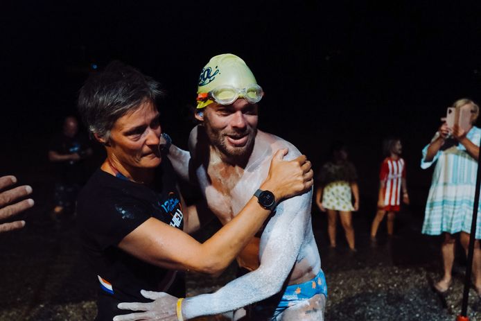 Gelukt! Ultrasporter Matthieu Bonne (29) breekt record non-stop ...