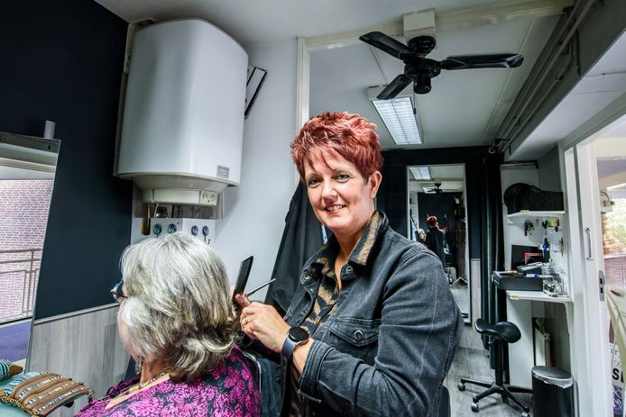 Kapster Anita verliest klanten door gebrek aan parkeerplaatsen ...