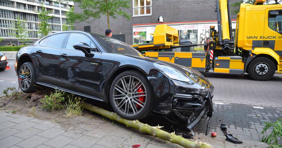 Ravage door foutje bij inparkeren met Porsche: vrouw drukt per ongeluk ...