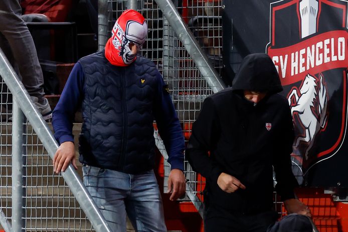 Maandenlange celstraffen voor FC Twente-hooligans na rellen tegen ...