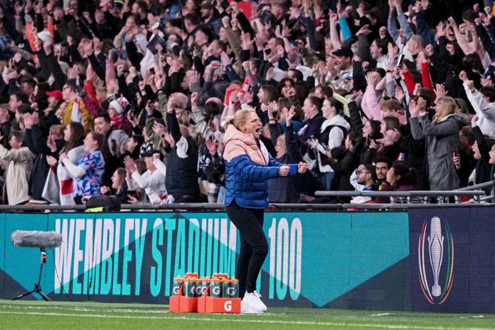 Al 30 wedstrijden ongeslagen: Engelse voetbalvrouwen pakken nieuwe ...