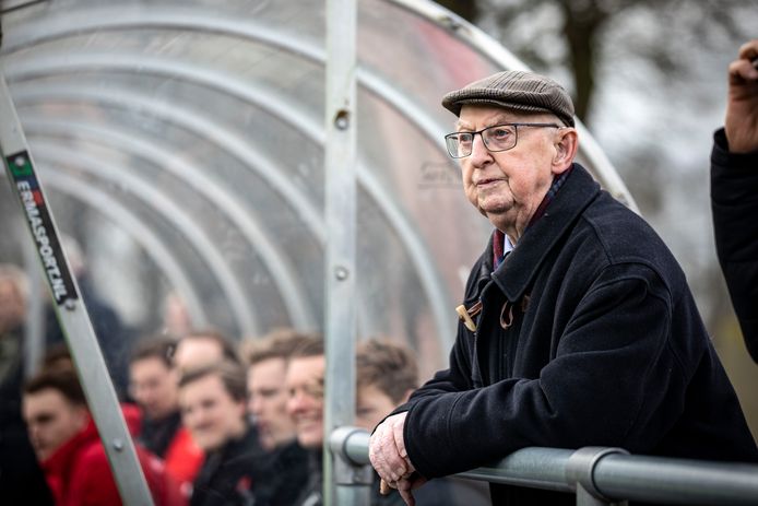 Bertus (88) uit Hengelo slaat al 80 jaar geen wedstrijd over: ‘Als ik ...
