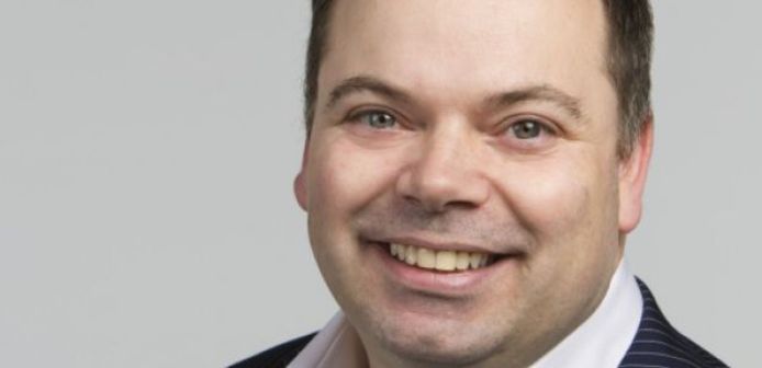 VVD Oisterwijk neemt Patrick Simons weer in genade aan: zand over ...