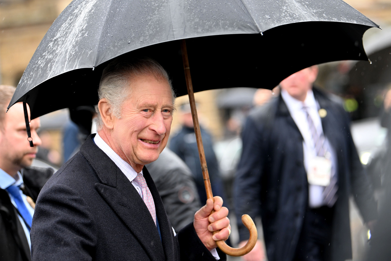 Charles krijgt eigen James Bondverhaal voor kroning | Foto | AD.nl