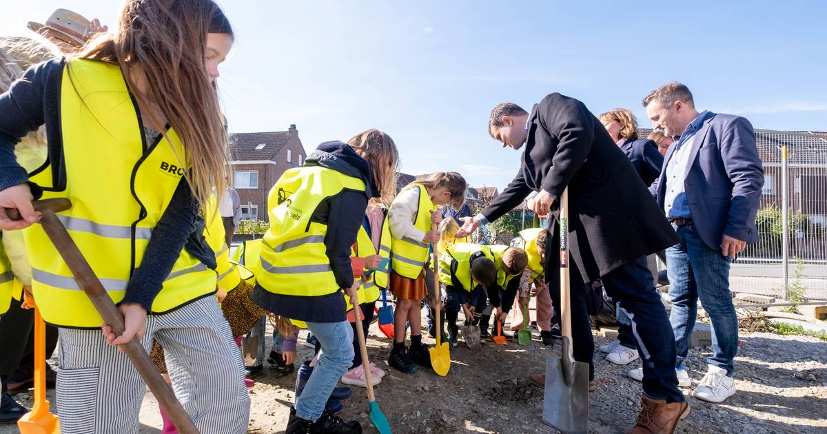 Kinderen geven eerste spadesteek voor nieuwbouwproject Olivia | Lier ...