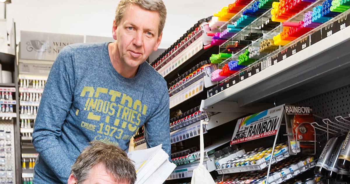 Barend van Zwieten terug in de Alphense Hooftstraat na brugdrama ...