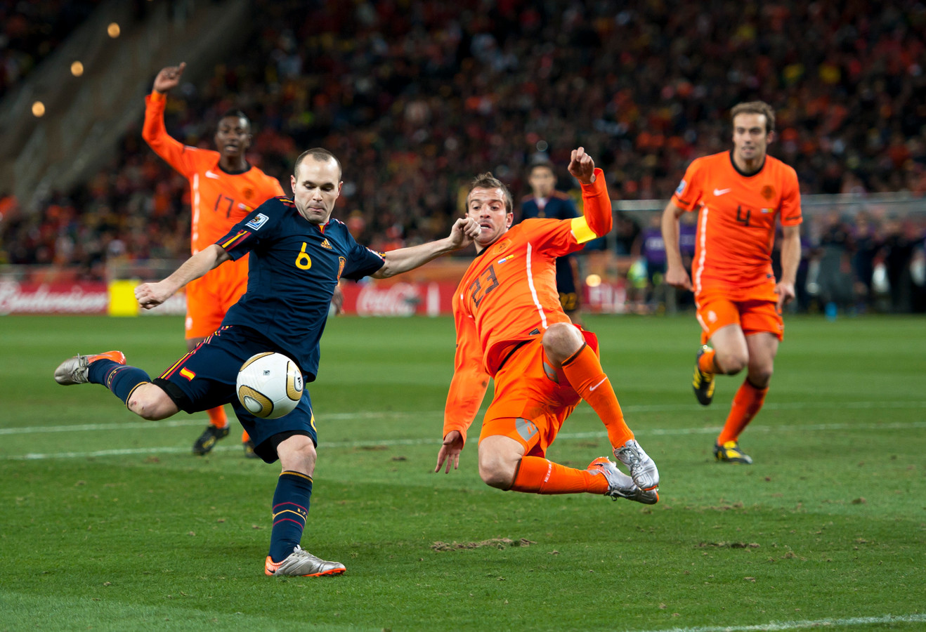 Iniesta houdt het na 'droevigste dag ooit' voor gezien bij La Roja ...